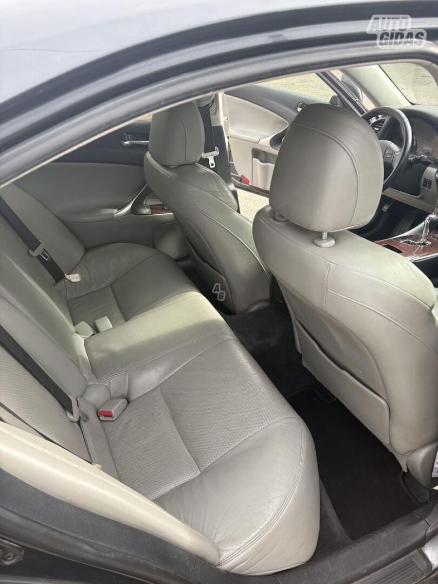 Black Lexus LS 250 2006 in Joniskis, with an engine capacity of 2.50 L and mileage of 193 thousand km for 4100 €, photo 14 on AUTOMOTO.COM.LV