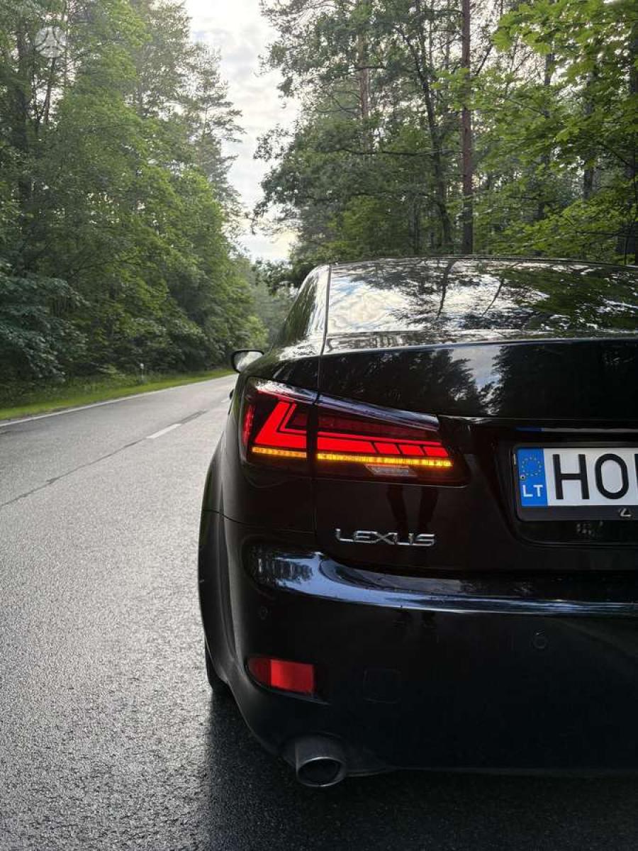 Black Lexus LS 250 2007 in Vilnius, with an engine capacity of 2.50 L and mileage of 251 thousand km for 5600 €, photo 7 on AUTOMOTO.COM.LV