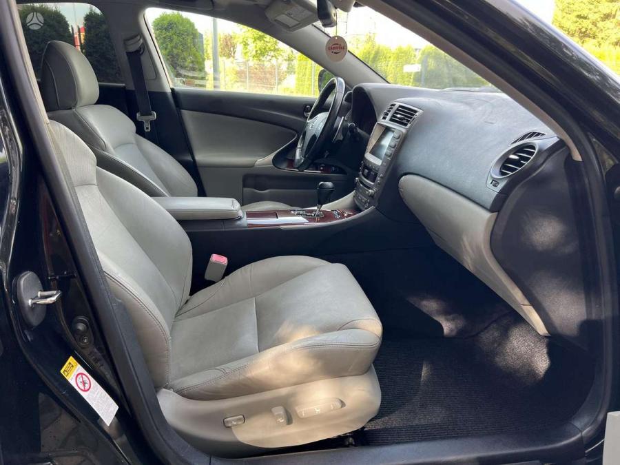 Black Lexus LS 250 2007 in Vilnius, with an engine capacity of 2.50 L and mileage of 120 thousand km for 3850 €, photo 18 on AUTOMOTO.COM.LV