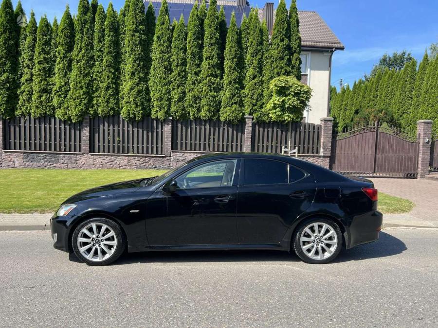 Black Lexus LS 250 2007 in Vilnius, with an engine capacity of 2.50 L and mileage of 302 thousand km for 3850 €, photo 6 on AUTOMOTO.COM.LV