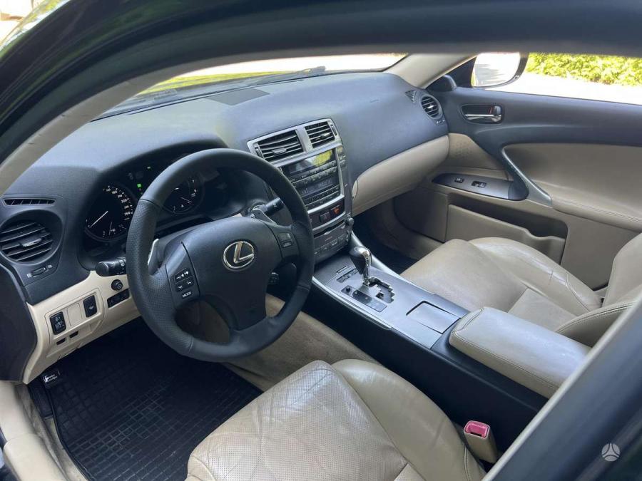 Black Lexus LS 250 2007 in Vilnius, with an engine capacity of 2.50 L and mileage of 302 thousand km for 3850 €, photo 12 on AUTOMOTO.COM.LV