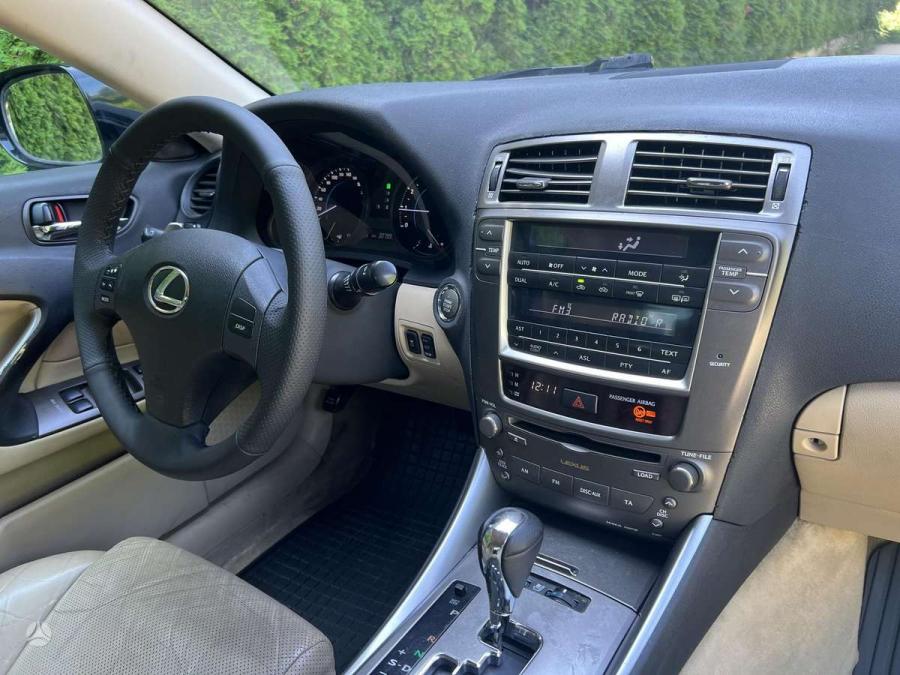 Black Lexus LS 250 2007 in Vilnius, with an engine capacity of 2.50 L and mileage of 302 thousand km for 3850 €, photo 17 on AUTOMOTO.COM.LV