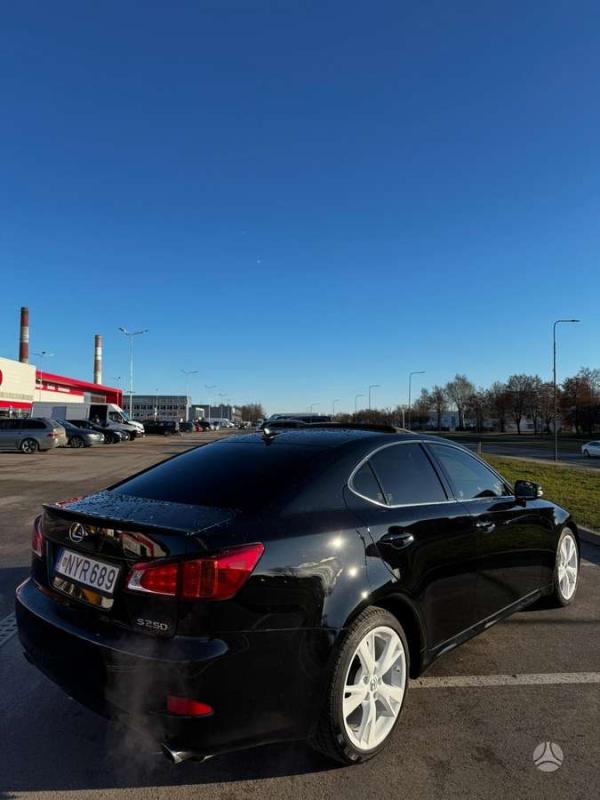 Melns Lexus LS 250 2010 Kauņa, ar dzinēja tilpumu 2.50 L un nobraukumu 136 tūkst. km par 9888 €, foto 3 vietnē AUTOMOTO.COM.LV