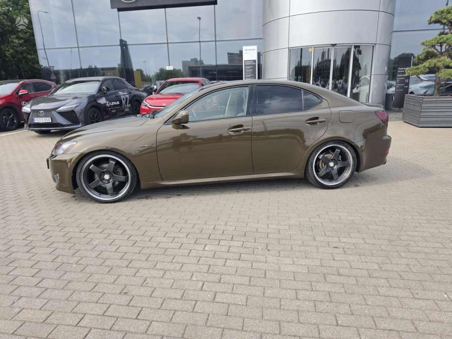 Brown Lexus LS 250 2007 in Kaunas, with an engine capacity of 2.50 L and mileage of 278 thousand km for 7000 €, photo 3 on AUTOMOTO.COM.LV
