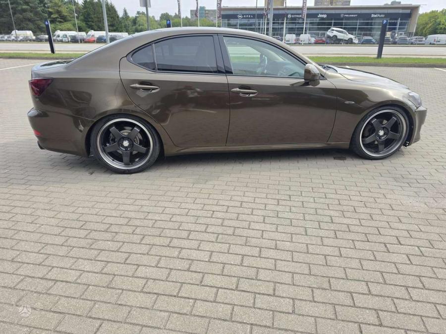 Brown Lexus LS 250 2007 in Kaunas, with an engine capacity of 2.50 L and mileage of 278 thousand km for 7000 €, photo 6 on AUTOMOTO.COM.LV