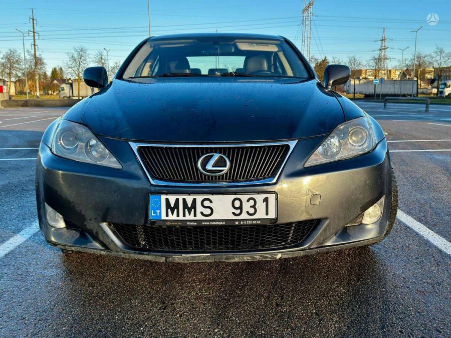 Grey Lexus LS 250 2006 in Vilnius, with an engine capacity of 2.50 L and mileage of 235 thousand km for 3700 €, photo 3 on AUTOMOTO.COM.LV