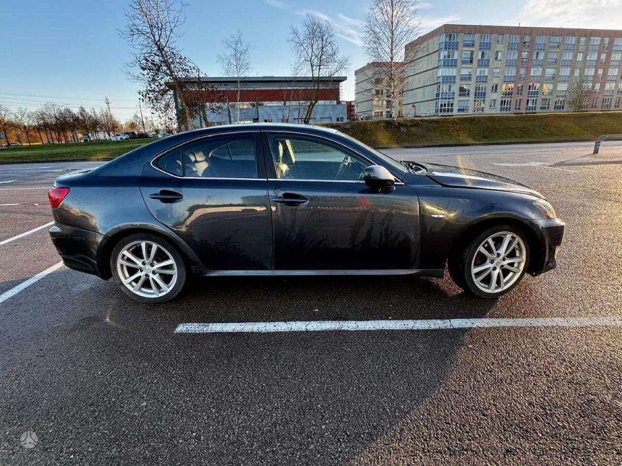 Grey Lexus LS 250 2006 in Vilnius, with an engine capacity of 2.50 L and mileage of 235 thousand km for 3700 €, photo 8 on AUTOMOTO.COM.LV