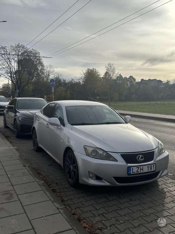 Pelēks Lexus LS 250 2006 Kauņa, ar dzinēja tilpumu 2.50 L un nobraukumu 204 tūkst. km par 2700 €, foto 1 vietnē AUTOMOTO.COM.LV