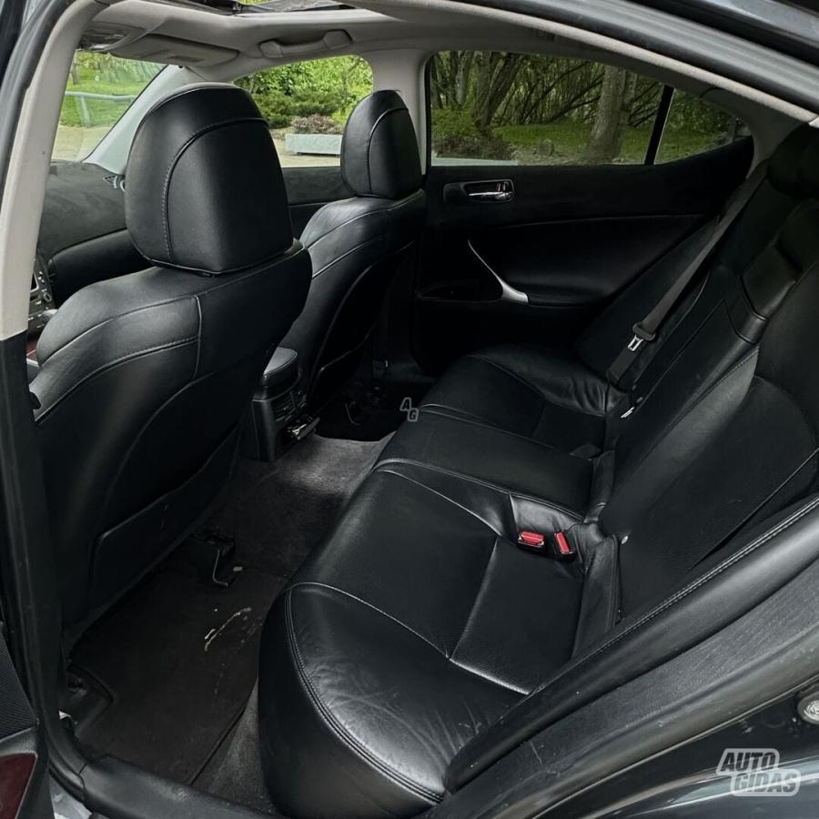 Pelēks Lexus LS 250 2007 Klaipėda, ar dzinēja tilpumu 2.50 L un nobraukumu 232 tūkst. km par 4900 €, foto 10 vietnē AUTOMOTO.COM.LV