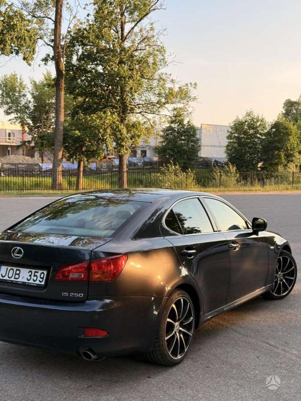 Pelēks Lexus LS 250 2008 Kauņa, ar dzinēja tilpumu 2.50 L un nobraukumu 206 tūkst. km par 5900 €, foto 3 vietnē AUTOMOTO.COM.LV