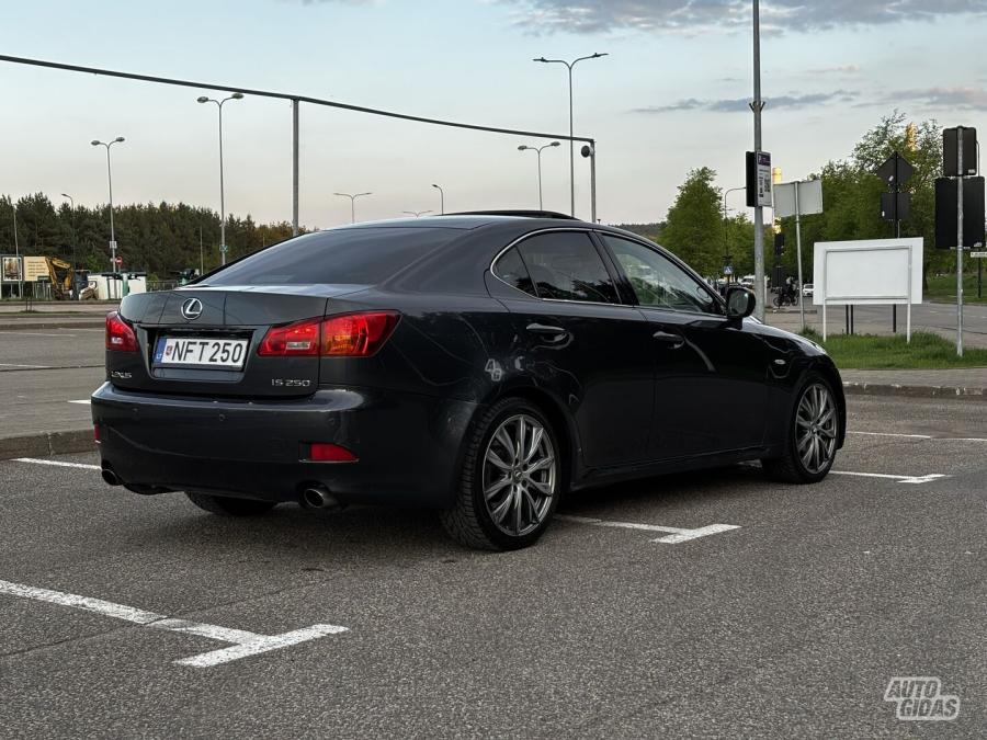 Grey Lexus LS 250 2009 in Vilnius, with an engine capacity of 2.50 L and mileage of 214 thousand km for 5400 €, photo 6 on AUTOMOTO.COM.LV