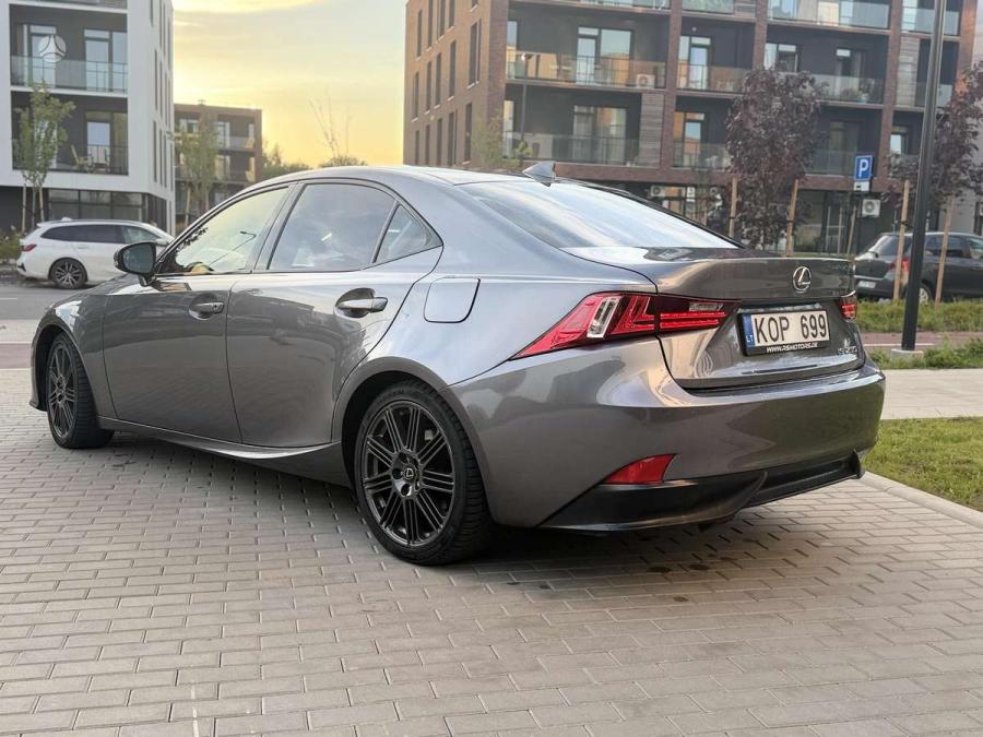 Pelēks Lexus LS 250 2014 Viļņa, ar dzinēja tilpumu 2.50 L un nobraukumu 133 tūkst. km par 14000 €, foto 5 vietnē AUTOMOTO.COM.LV