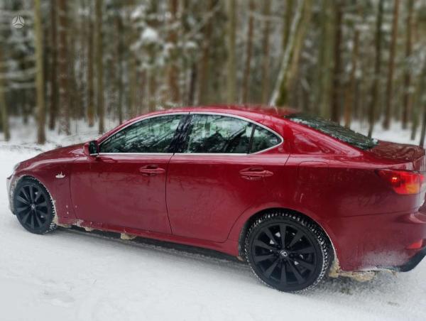 Red Lexus LS 250 2006 in Taurage, with an engine capacity of 2.50 L and mileage of 227 thousand km for 4700 €, photo 4 on AUTOMOTO.COM.LV