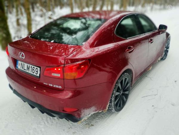 Red Lexus LS 250 2006 in Taurage, with an engine capacity of 2.50 L and mileage of 227 thousand km for 4700 €, photo 5 on AUTOMOTO.COM.LV