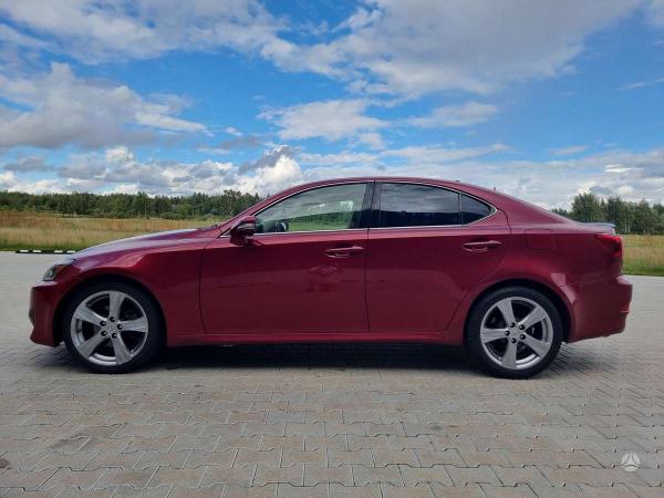 Sarkans Lexus LS 250 2012 Šauļi, ar dzinēja tilpumu 2.50 L un nobraukumu 214 tūkst. km par 7500 €, foto 1 vietnē AUTOMOTO.COM.LV