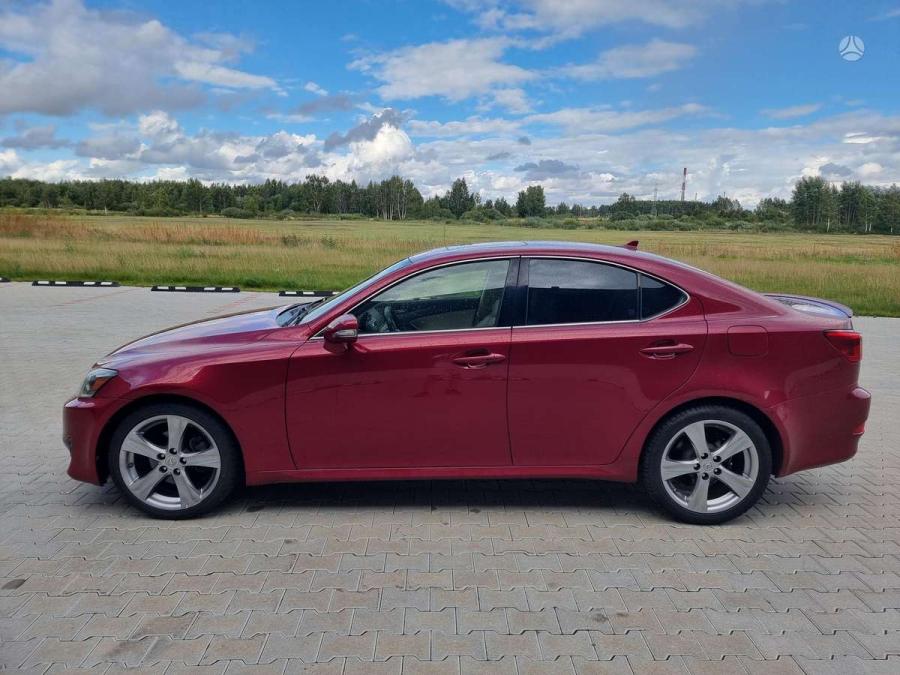 Red Lexus LS 250 2012 in Siauliai, with an engine capacity of 2.50 L and mileage of 214 thousand km for 7500 €, photo 5 on AUTOMOTO.COM.LV