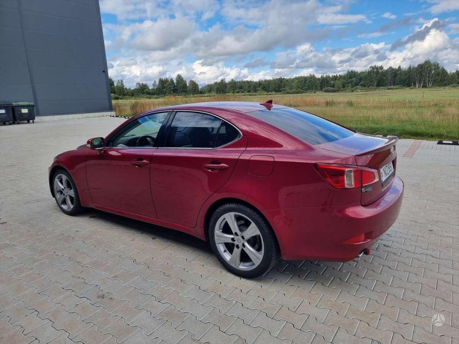 Red Lexus LS 250 2012 in Siauliai, with an engine capacity of 2.50 L and mileage of 214 thousand km for 7500 €, photo 9 on AUTOMOTO.COM.LV