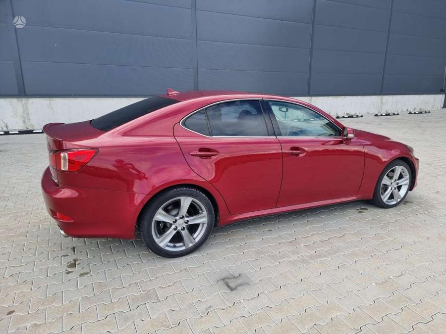 Red Lexus LS 250 2012 in Siauliai, with an engine capacity of 2.50 L and mileage of 214 thousand km for 7500 €, photo 13 on AUTOMOTO.COM.LV