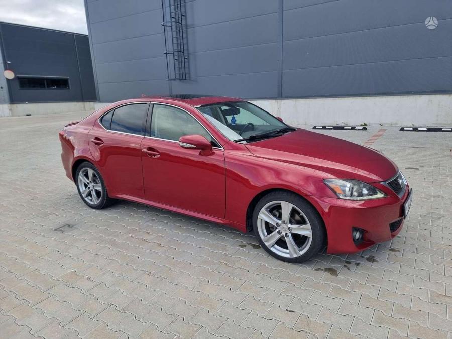 Red Lexus LS 250 2012 in Siauliai, with an engine capacity of 2.50 L and mileage of 214 thousand km for 7500 €, photo 15 on AUTOMOTO.COM.LV
