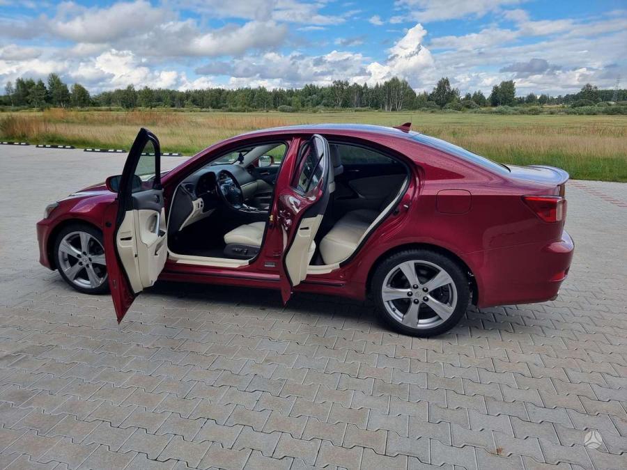 Red Lexus LS 250 2012 in Siauliai, with an engine capacity of 2.50 L and mileage of 214 thousand km for 7500 €, photo 20 on AUTOMOTO.COM.LV
