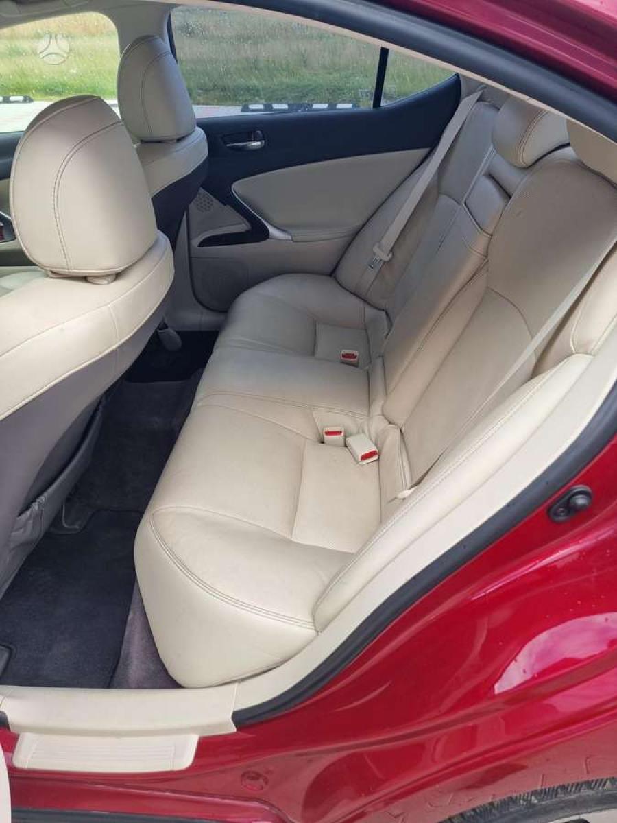 Red Lexus LS 250 2012 in Siauliai, with an engine capacity of 2.50 L and mileage of 214 thousand km for 7500 €, photo 30 on AUTOMOTO.COM.LV