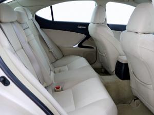 Lexus LS 250 2008 in Tallinn, with an engine capacity of 2.50 L and mileage of 269 thousand km for 3199 €, photo 16 on AUTOMOTO.COM.LV