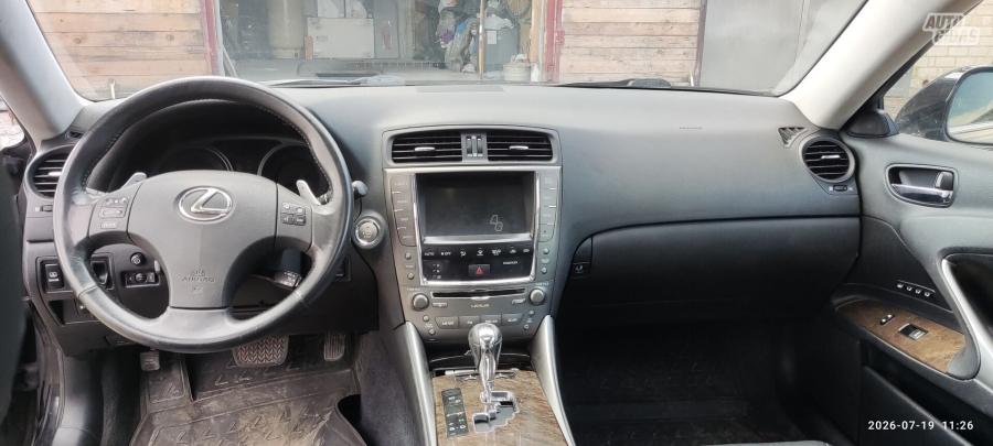 Lexus LS 250 2009 in Siauliai, with an engine capacity of 2.50 L and mileage of 340 thousand km for 1550 €, photo 10 on AUTOMOTO.COM.LV