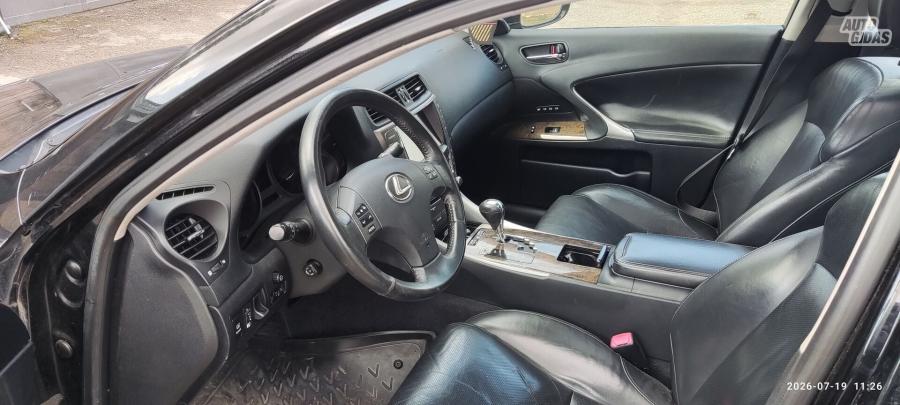 Lexus LS 250 2009 in Siauliai, with an engine capacity of 2.50 L and mileage of 340 thousand km for 1550 €, photo 11 on AUTOMOTO.COM.LV
