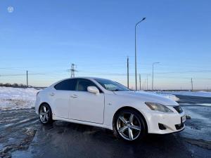 White Lexus LS 250 2006 in Panevezys, with an engine capacity of 2.50 L and mileage of 303 thousand km for 2499 €, photo 4 on AUTOMOTO.COM.LV