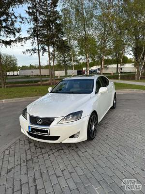 Balts Lexus LS 250 2006 Viļņa, ar dzinēja tilpumu 2.50 L un nobraukumu 197 tūkst. km par 4900 €, foto  vietnē AUTOMOTO.COM.LV
