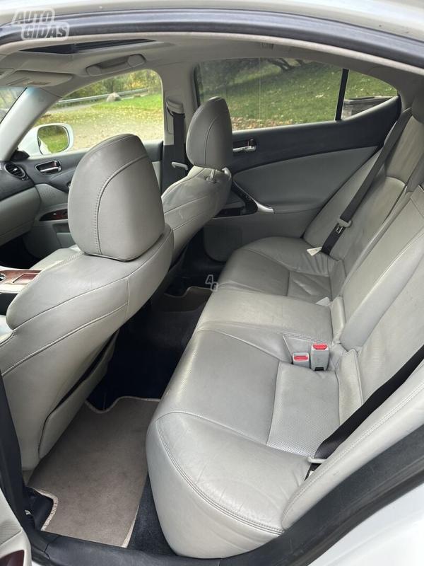 White Lexus LS 250 2006 in Vilnius, with an engine capacity of 2.50 L and mileage of 197 thousand km for 4900 €, photo 5 on AUTOMOTO.COM.LV
