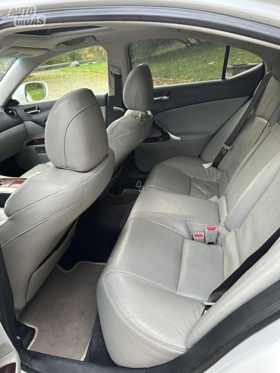 White Lexus LS 250 2006 in Vilnius, with an engine capacity of 2.50 L and mileage of 197 thousand km for 4900 €, photo 6 on AUTOMOTO.COM.LV