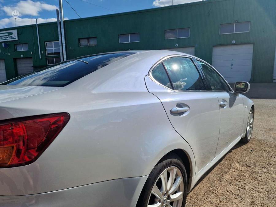 Balts Lexus LS 250 2006 Šauļi, ar dzinēja tilpumu 2.50 L un nobraukumu 238 tūkst. km par 5000 €, foto 4 vietnē AUTOMOTO.COM.LV