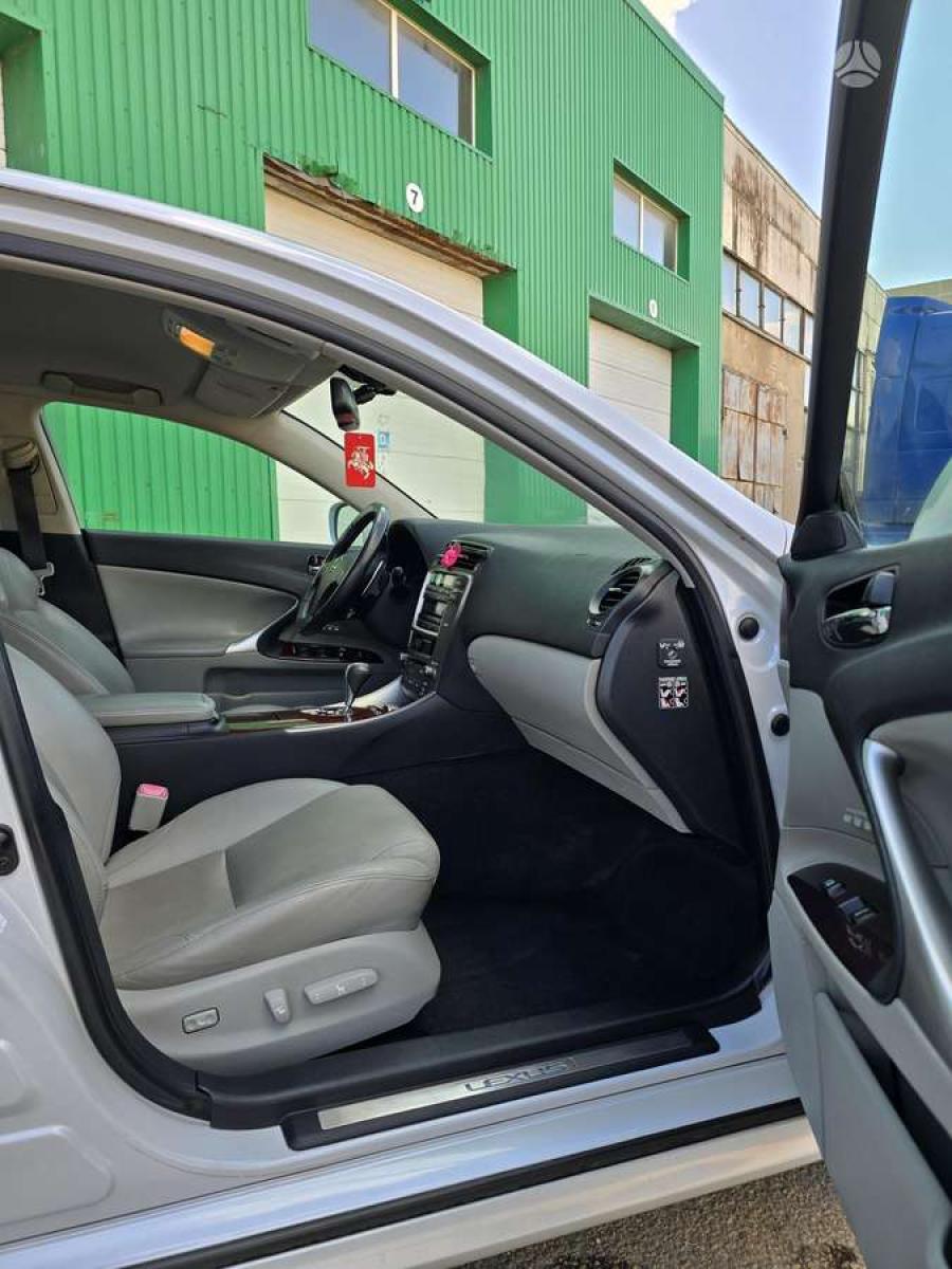 Balts Lexus LS 250 2006 Šauļi, ar dzinēja tilpumu 2.50 L un nobraukumu 238 tūkst. km par 5000 €, foto 23 vietnē AUTOMOTO.COM.LV