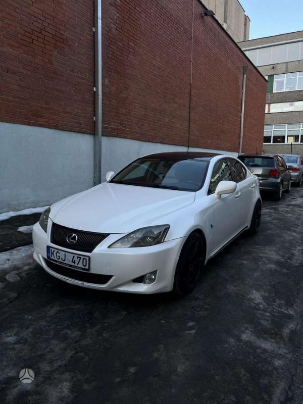 Balts Lexus LS 250 2006 Viļņa, ar dzinēja tilpumu 2.50 L un nobraukumu 219 tūkst. km par 3500 €, foto 1 vietnē AUTOMOTO.COM.LV