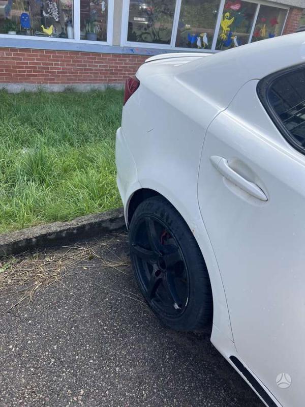 Balts Lexus LS 250 2006 Viļņa, ar dzinēja tilpumu 2.50 L un nobraukumu 219 tūkst. km par 3500 €, foto 5 vietnē AUTOMOTO.COM.LV