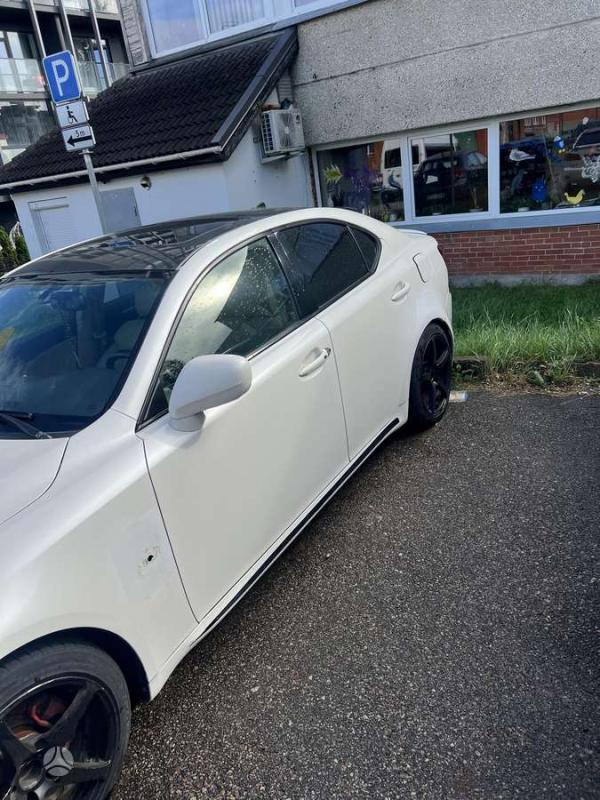 Balts Lexus LS 250 2006 Viļņa, ar dzinēja tilpumu 2.50 L un nobraukumu 219 tūkst. km par 3500 €, foto 6 vietnē AUTOMOTO.COM.LV