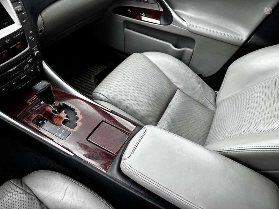 Balts Lexus LS 250 2007 Ukmergė, ar dzinēja tilpumu 2.50 L un nobraukumu 310 tūkst. km par 1450 €, foto 13 vietnē AUTOMOTO.COM.LV