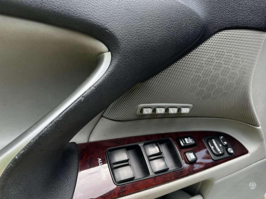 Белый Лексус LS 250 2007 в Вильнюс, объемом двигателя 2.50 л и пробегом 176 тыс. км за 1400 €, фото 9 на AUTOMOTO.COM.LV