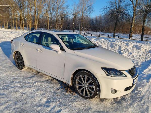 Balts Lexus LS 250 2009 Šauļi, ar dzinēja tilpumu 2.50 L un nobraukumu 204 tūkst. km par 8600 €, foto 1 vietnē AUTOMOTO.COM.LV