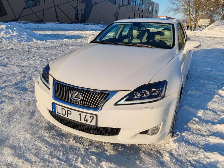 White Lexus LS 250 2009 in Siauliai, with an engine capacity of 2.50 L and mileage of 204 thousand km for 8600 €, photo 2 on AUTOMOTO.COM.LV