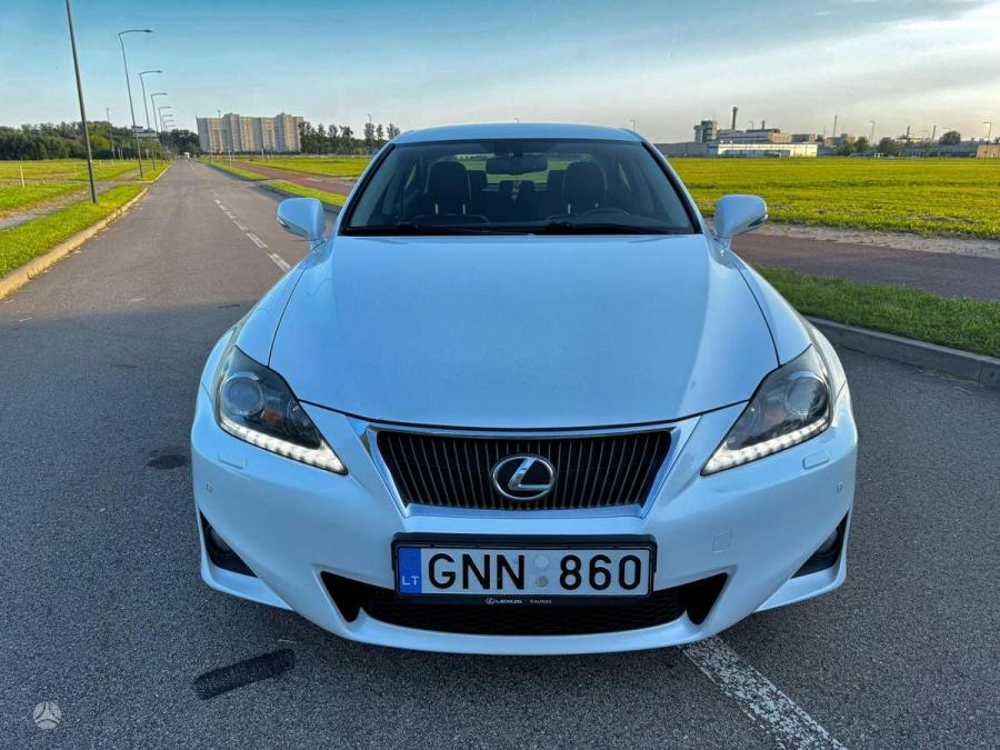 White Lexus LS 250 2011 in Kaunas, with an engine capacity of 2.50 L and mileage of 215 thousand km for 6900 €, photo 3 on AUTOMOTO.COM.LV