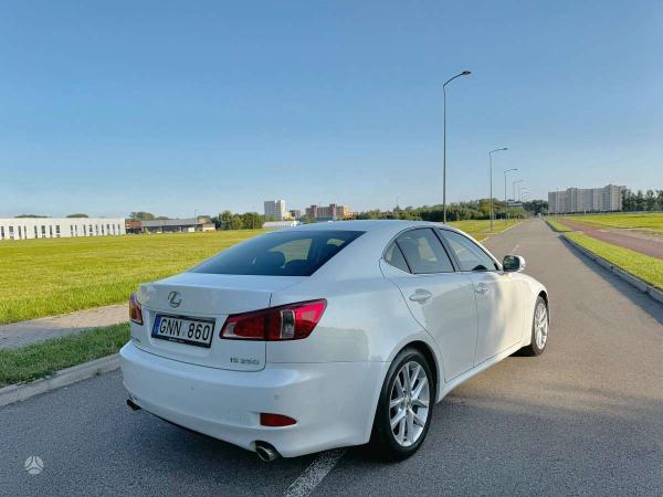 White Lexus LS 250 2011 in Kaunas, with an engine capacity of 2.50 L and mileage of 215 thousand km for 6900 €, photo 5 on AUTOMOTO.COM.LV