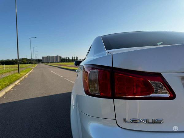 White Lexus LS 250 2011 in Kaunas, with an engine capacity of 2.50 L and mileage of 215 thousand km for 6900 €, photo 6 on AUTOMOTO.COM.LV