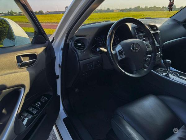 White Lexus LS 250 2011 in Kaunas, with an engine capacity of 2.50 L and mileage of 215 thousand km for 6900 €, photo 8 on AUTOMOTO.COM.LV