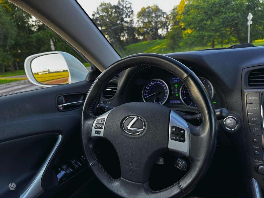 White Lexus LS 250 2011 in Kaunas, with an engine capacity of 2.50 L and mileage of 215 thousand km for 6900 €, photo 19 on AUTOMOTO.COM.LV