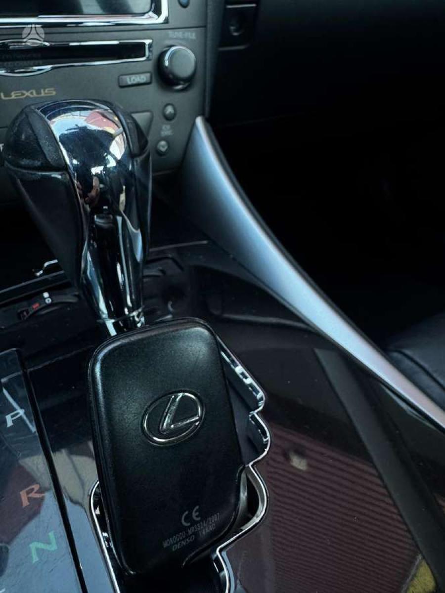 White Lexus LS 250 2011 in Kaunas, with an engine capacity of 2.50 L and mileage of 215 thousand km for 6900 €, photo 27 on AUTOMOTO.COM.LV