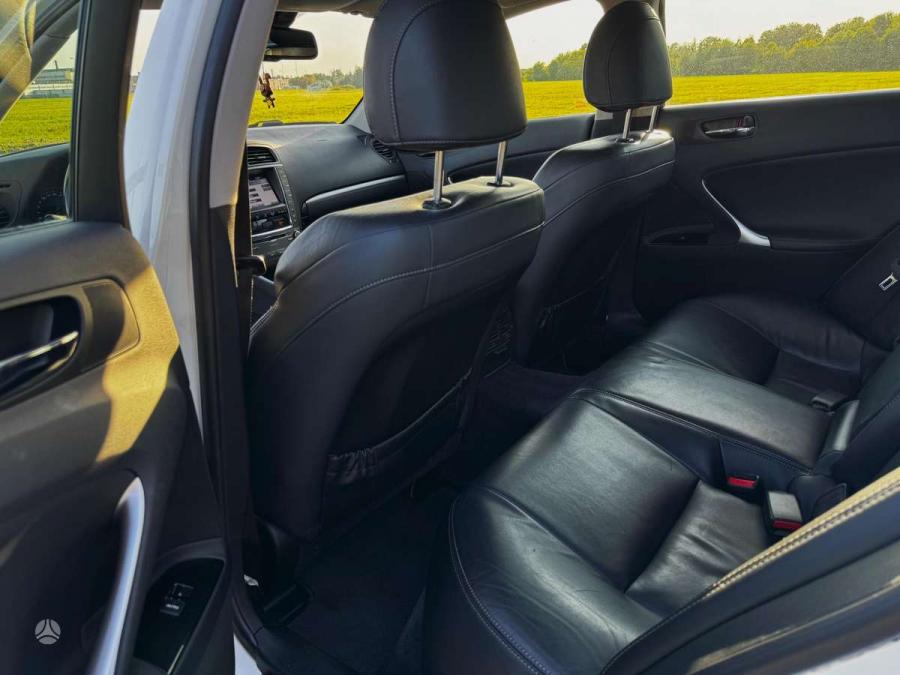 White Lexus LS 250 2011 in Kaunas, with an engine capacity of 2.50 L and mileage of 215 thousand km for 6900 €, photo 30 on AUTOMOTO.COM.LV