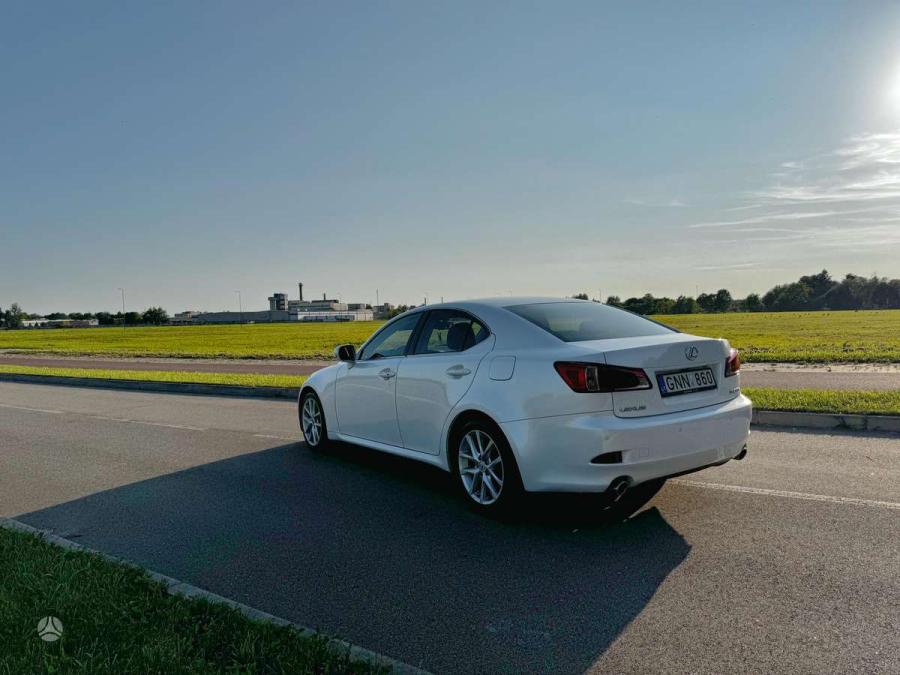 White Lexus LS 250 2011 in Kaunas, with an engine capacity of 2.50 L and mileage of 215 thousand km for 6900 €, photo 35 on AUTOMOTO.COM.LV
