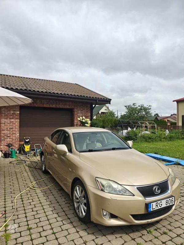 Yellow Lexus LS 250 2006 in Ukmerge, with an engine capacity of 2.50 L and mileage of 274 thousand km for 1450 €, photo 2 on AUTOMOTO.COM.LV